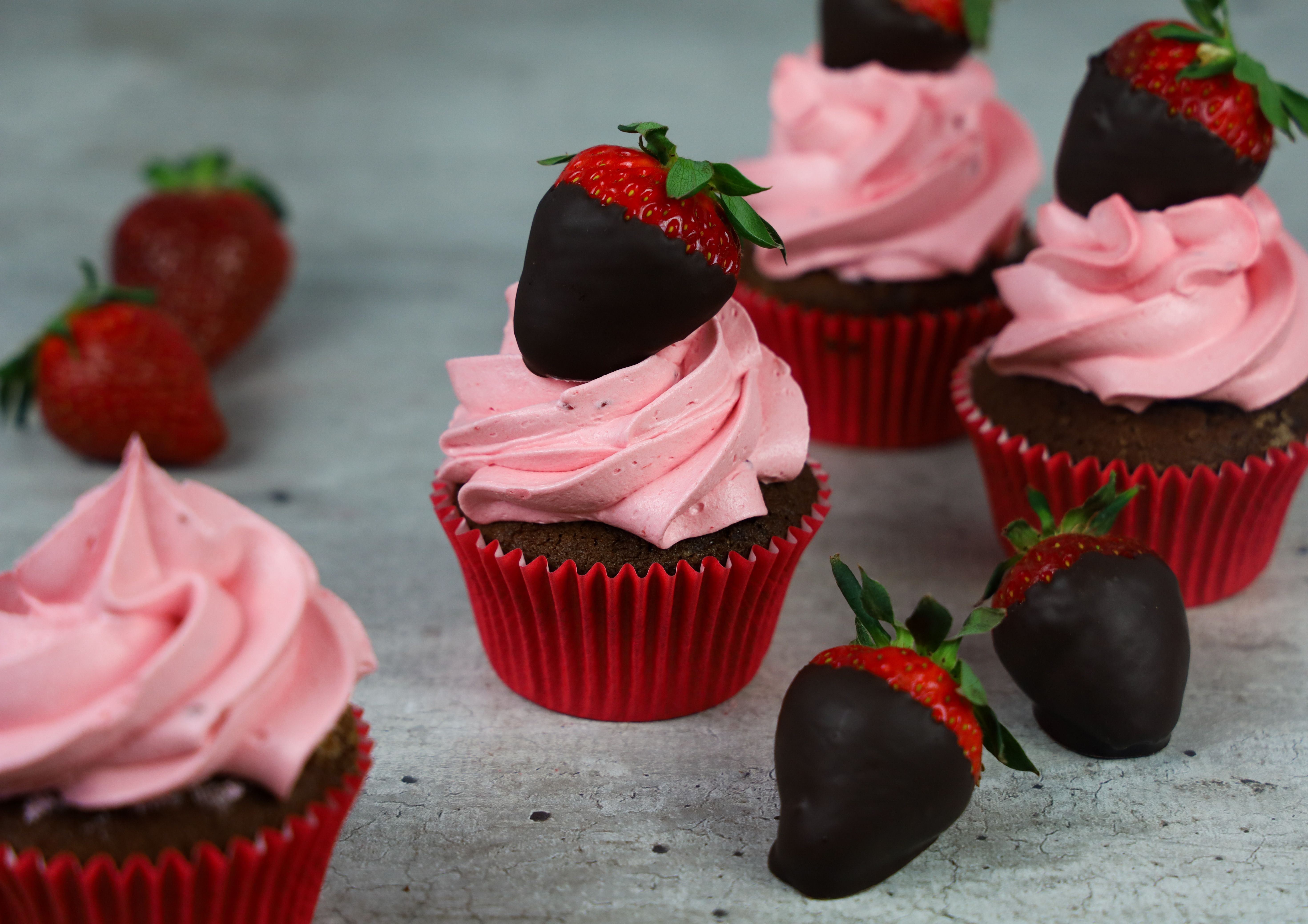 Cupcakes σοκολάτας με φράουλα - Συνταγές | Sweet & Bitter by Maria ...